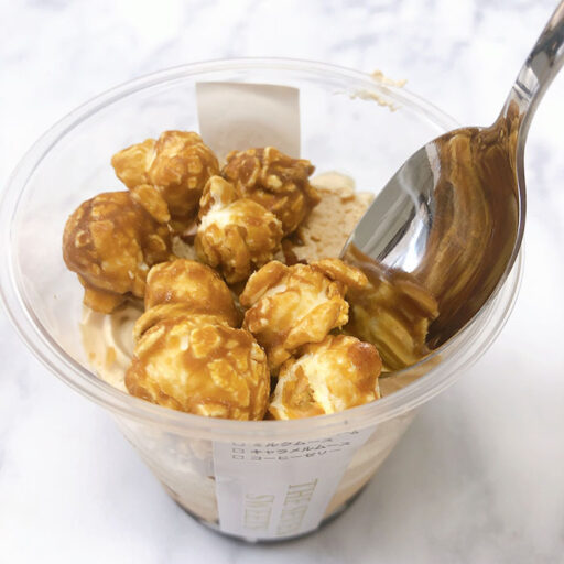 ポップコーンがパフェに⁉セブンの「ポップコーンインカップキャラメル」を正直レビュー♪：cocotte