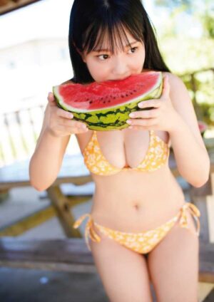 鈴原すずのデジタル写真集を配信中♡現役JKが大胆に美ボディを披露：cocotte