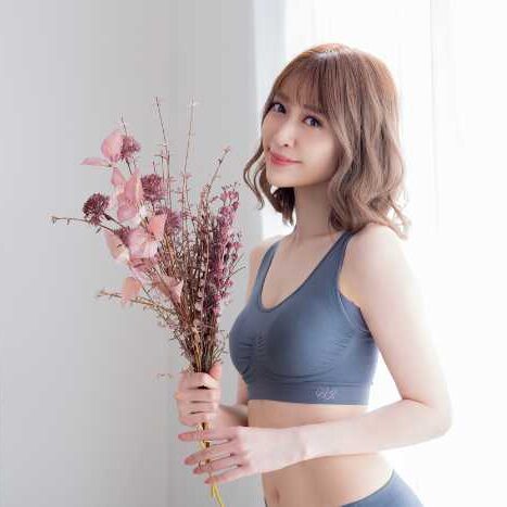 【エッセンシャル】不思議の国のアリスのようなデザインで、ホワイトティーの香りが登場!：cocotte