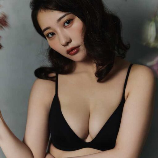 鈴原すずのデジタル写真集を配信中♡現役JKが大胆に美ボディを披露：cocotte