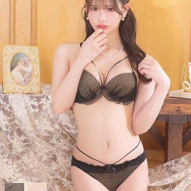 和田海佑が着こなす♡DRWの“あざとモテ”下着ラインを一挙紹介：cocotte